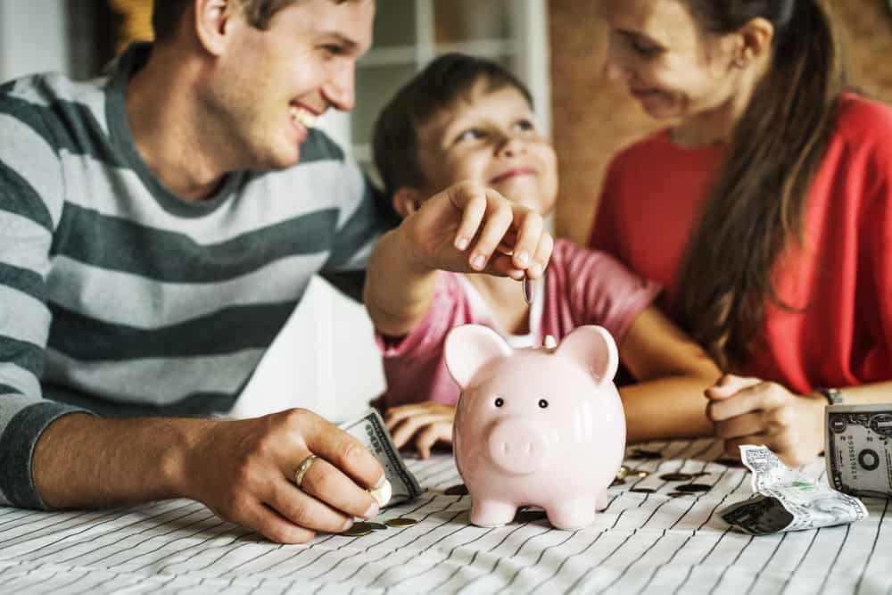 20 Realistic Habits of People Who Always Have Money